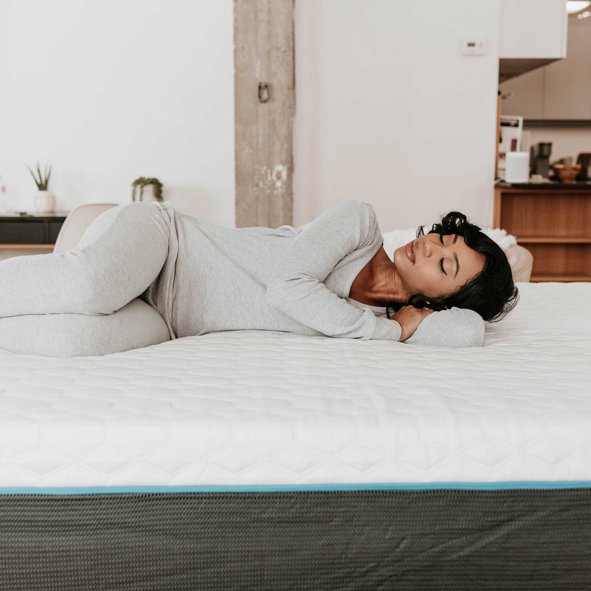 Best Hybrid Mattress for Side Sleepers | BedTech